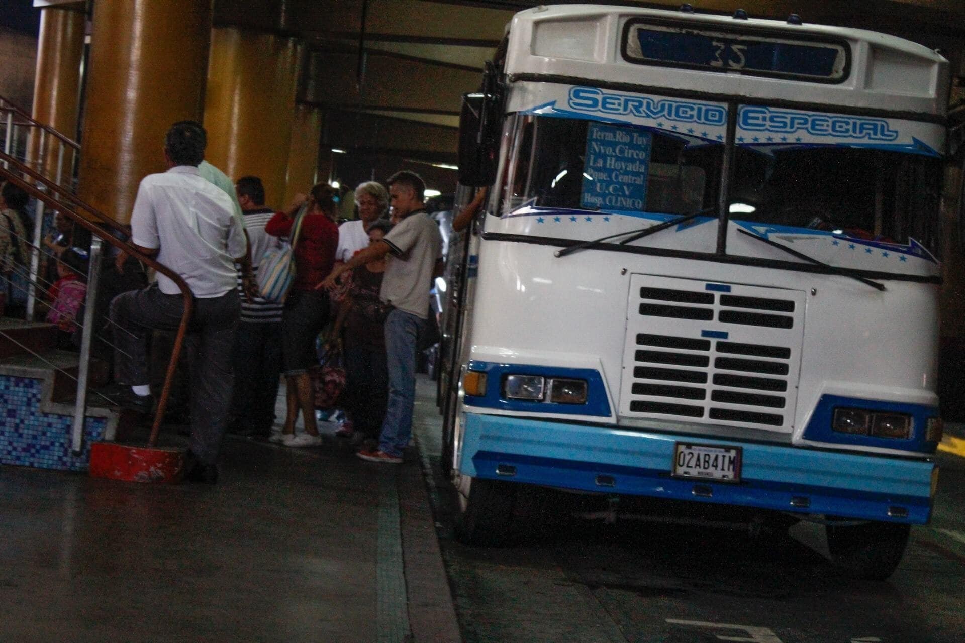 En el terminal Río Tuy piden más acciones y menos habladera • Crónica Uno