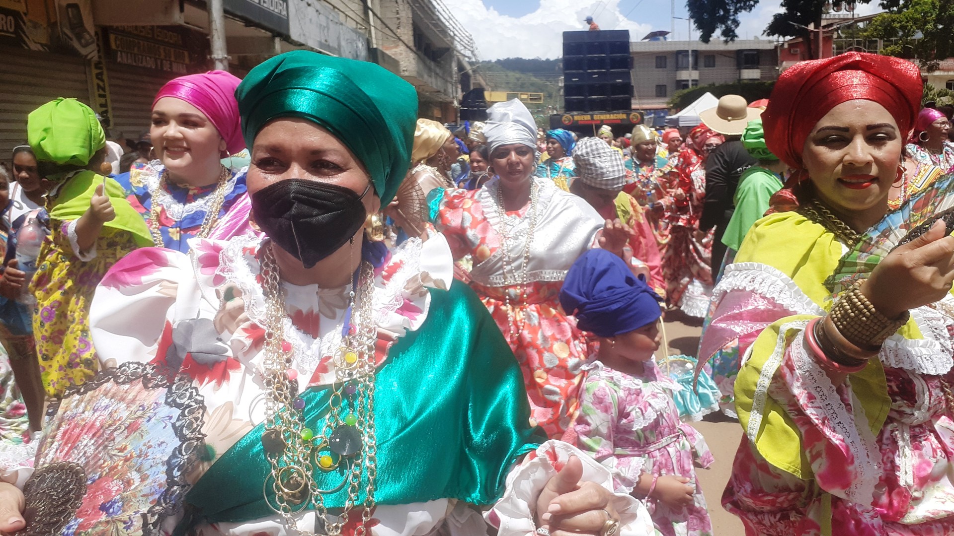 El traje de las madamas de El Callao, una herencia de las Antillas