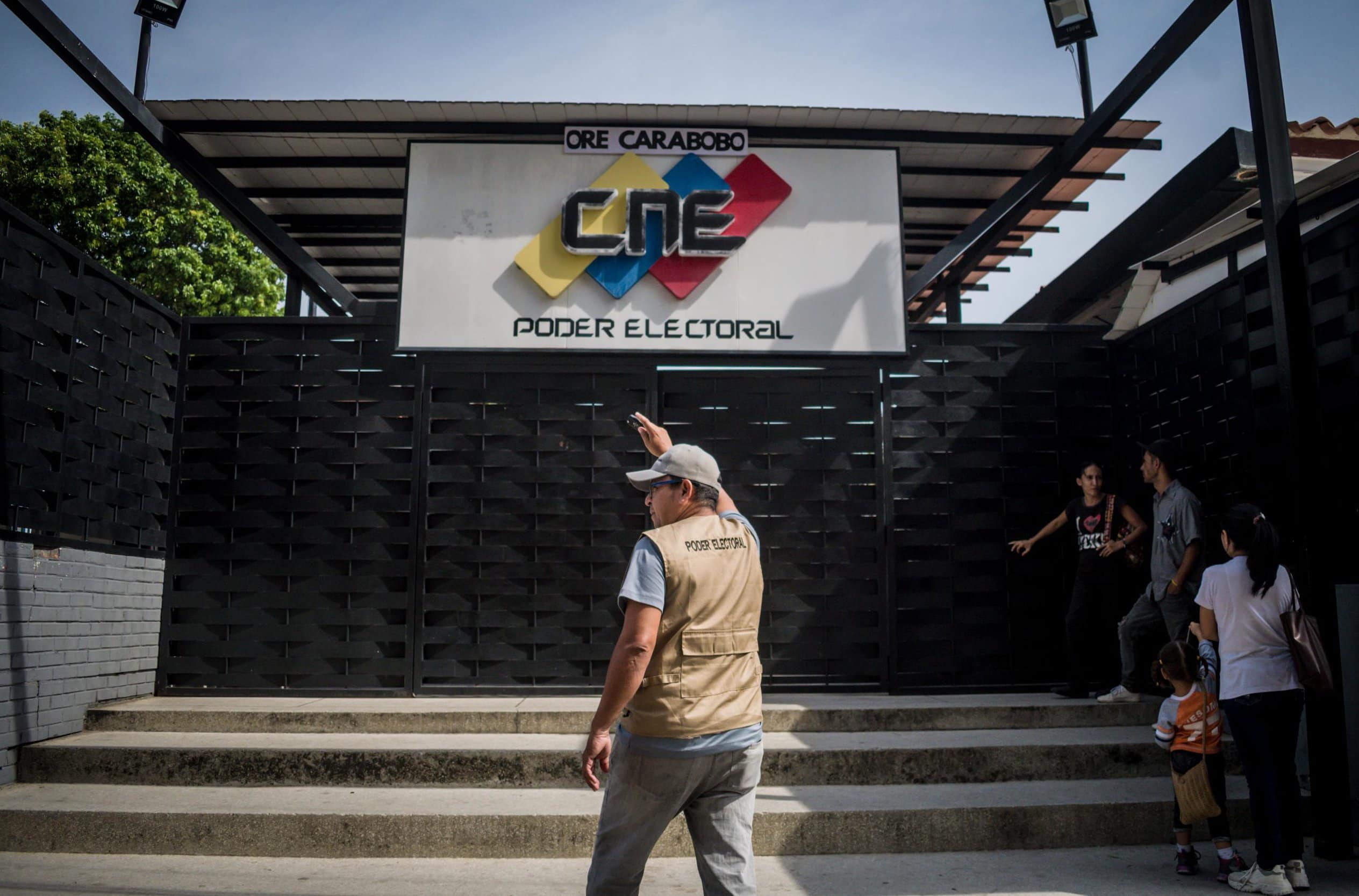 CNE pospone las elecciones regionales y parlamentarias
